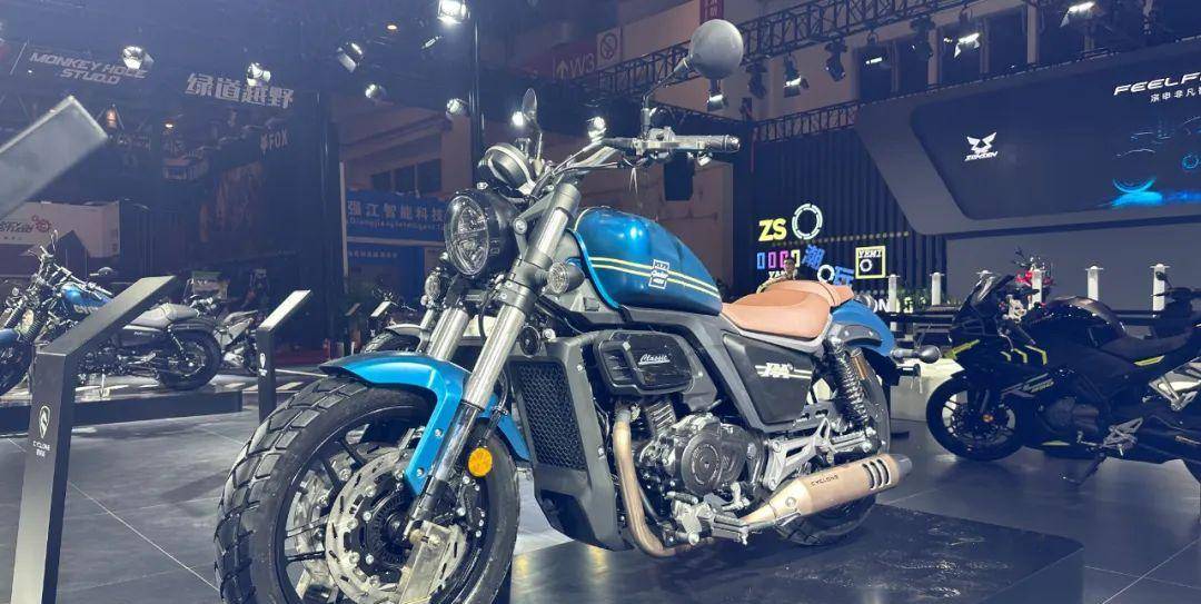 小卷一下！不到3万的400cc级复古巡航，赛科龙RA401车型解读_搜狐汽车_搜狐网