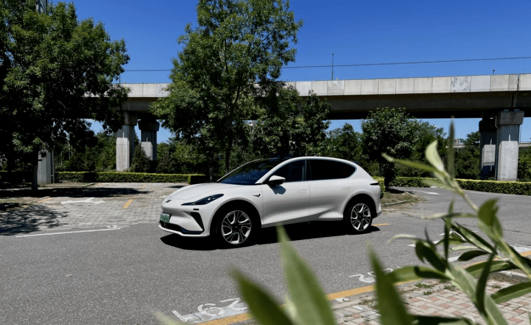 手握30万预算，智己LS7，蔚来ES6、小鹏G9怎么选？_搜狐汽车_搜狐网