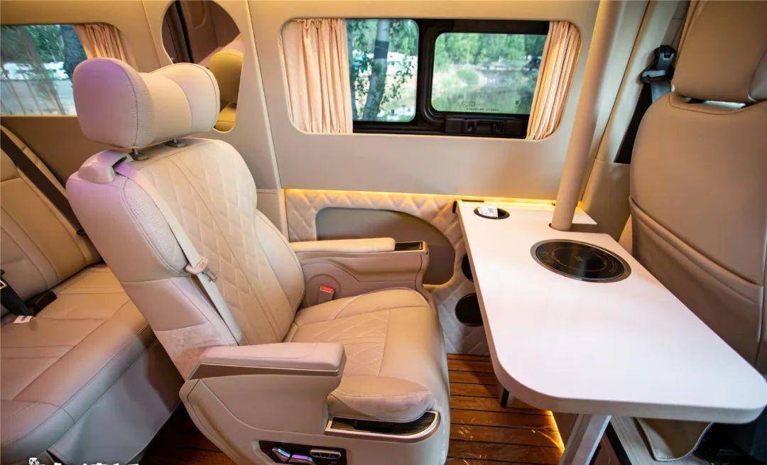 福特新款6座房车，2.0T+9AT省油好开，还能进2米2地库买菜也能开_搜狐汽车_搜狐网