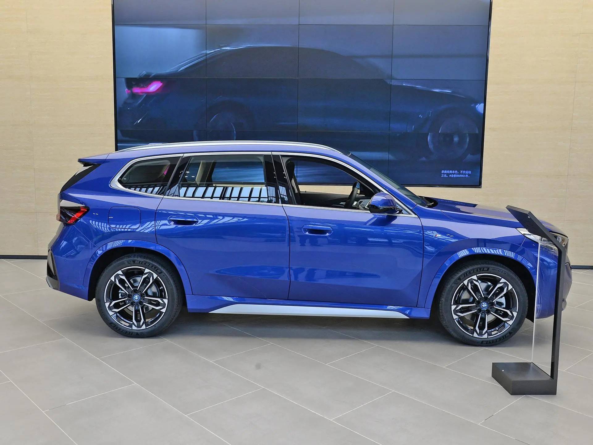 全新宝马iX1到店实拍 你还会买吗？_搜狐汽车_搜狐网
