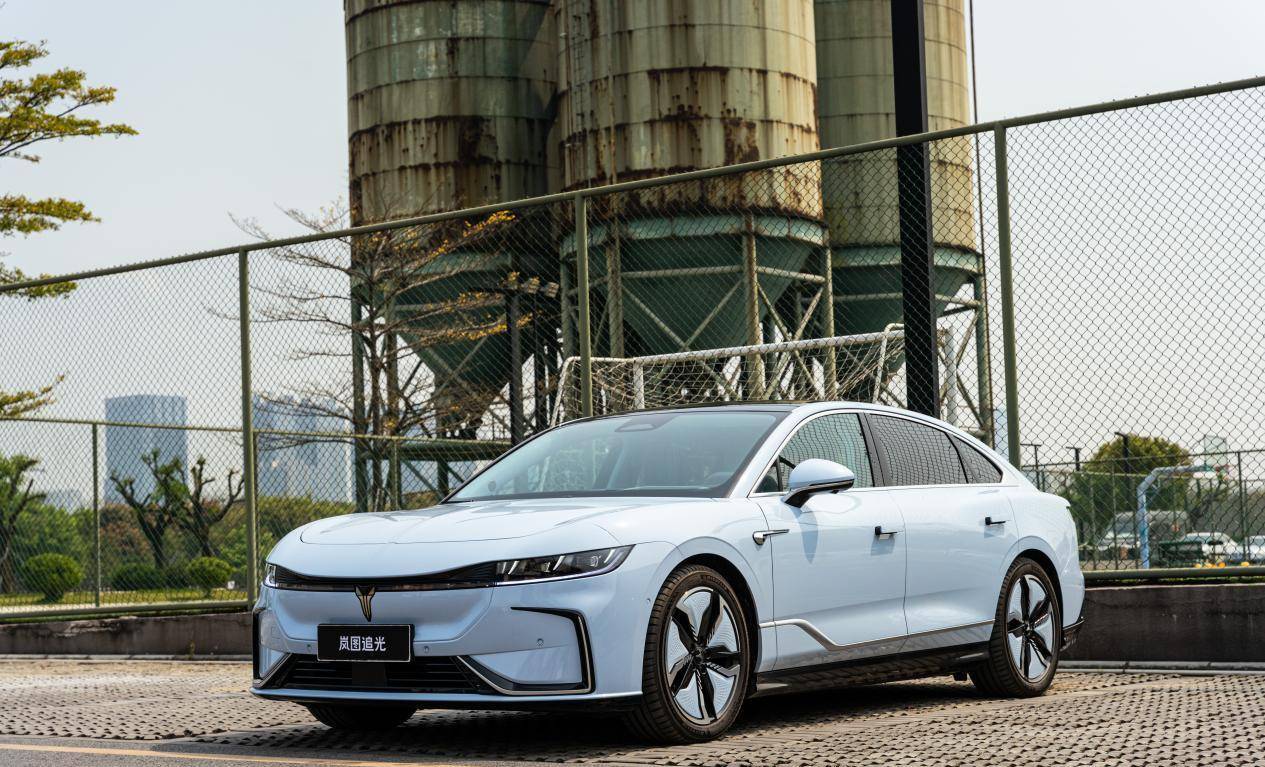 蔚来ET5慌了吗？岚图追光月底交付，30多万的中大型电轿确实香_搜狐汽车_搜狐网