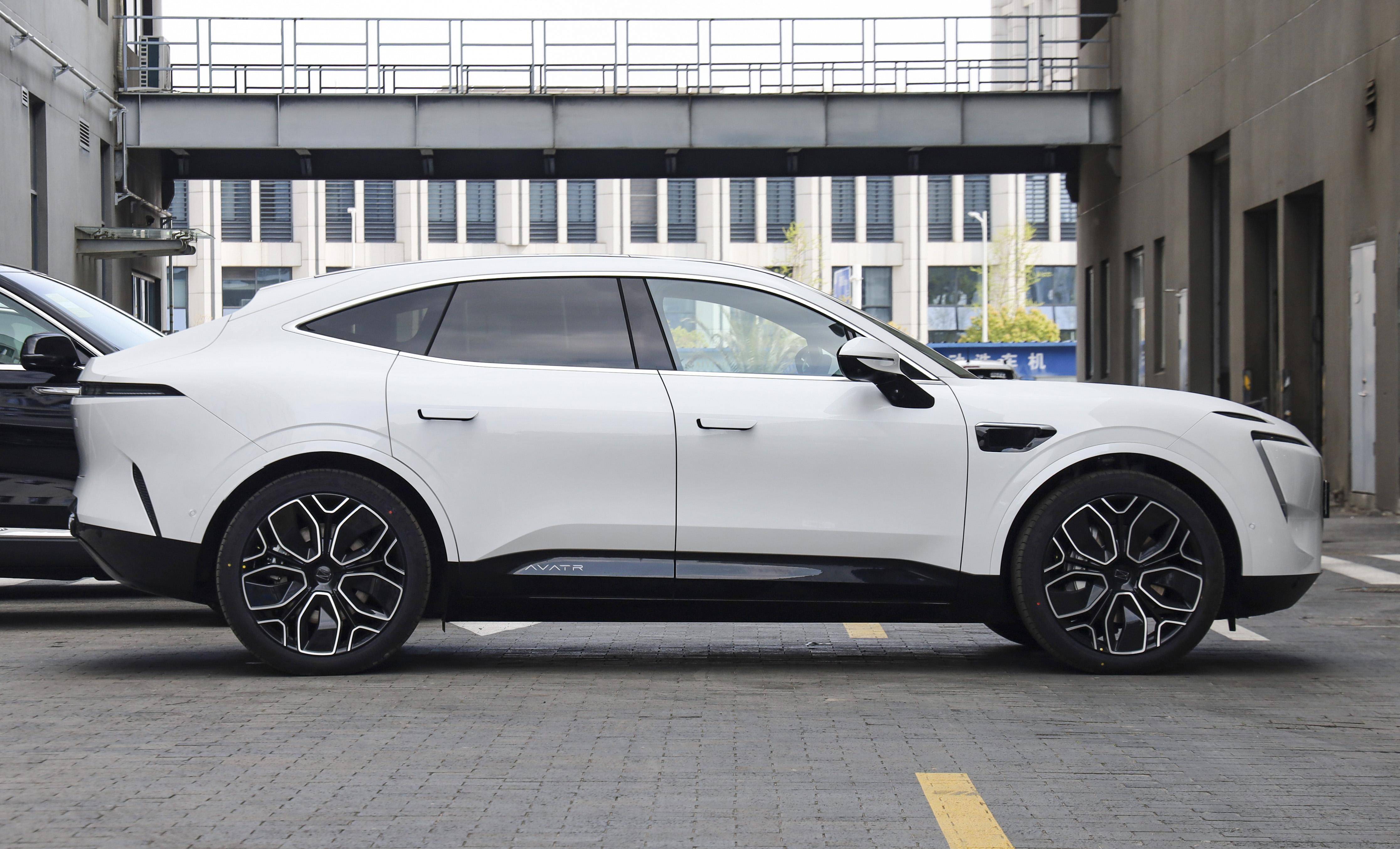 4座SUV，纯电续航705km，这款情感智能电动轿跑SUV适合精英人士_搜狐汽车_搜狐网