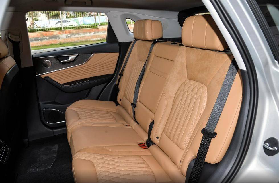 CR-V：就卷是吧？新款红旗HS5全系升级8AT，中期改款像换代_搜狐汽车_搜狐网