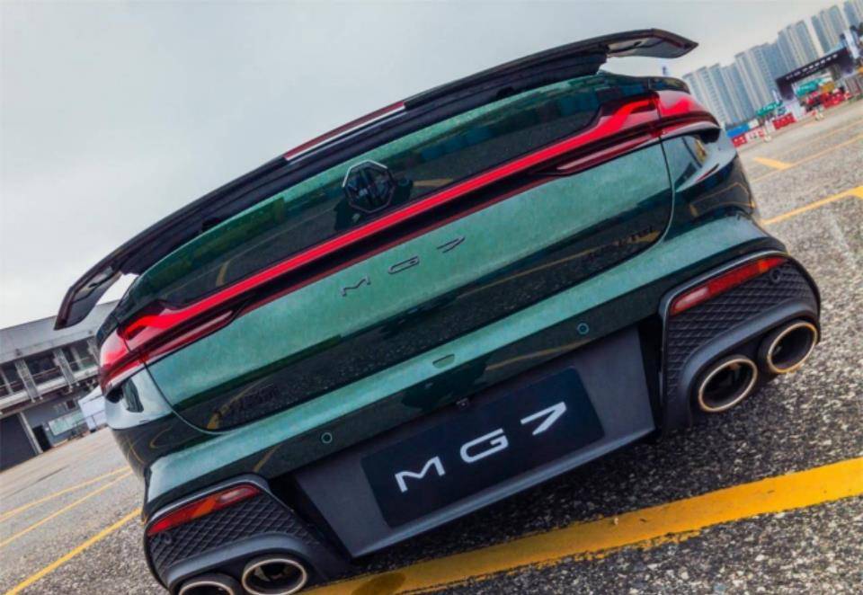 轿跑黑武士MG7，顶配不到17万，战斗气息拉满_搜狐汽车_搜狐网