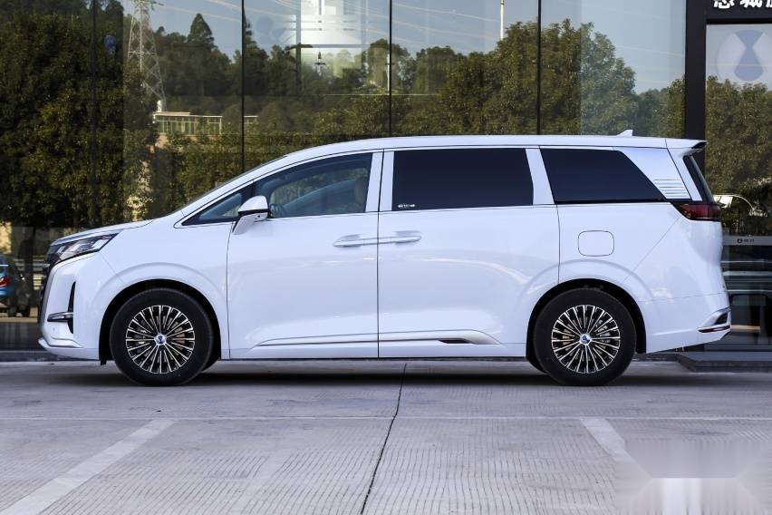 别克GL8的对手：33.58万起售的腾势D9 DM-i，值得入手吗？_搜狐汽车_搜狐网