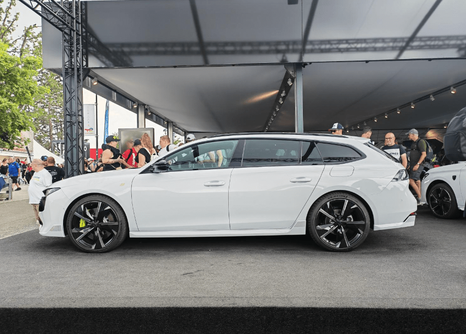 新款标致508实车现身，国产尺寸更大，搭1.8T发动机，还看雅阁吗_搜狐汽车_搜狐网