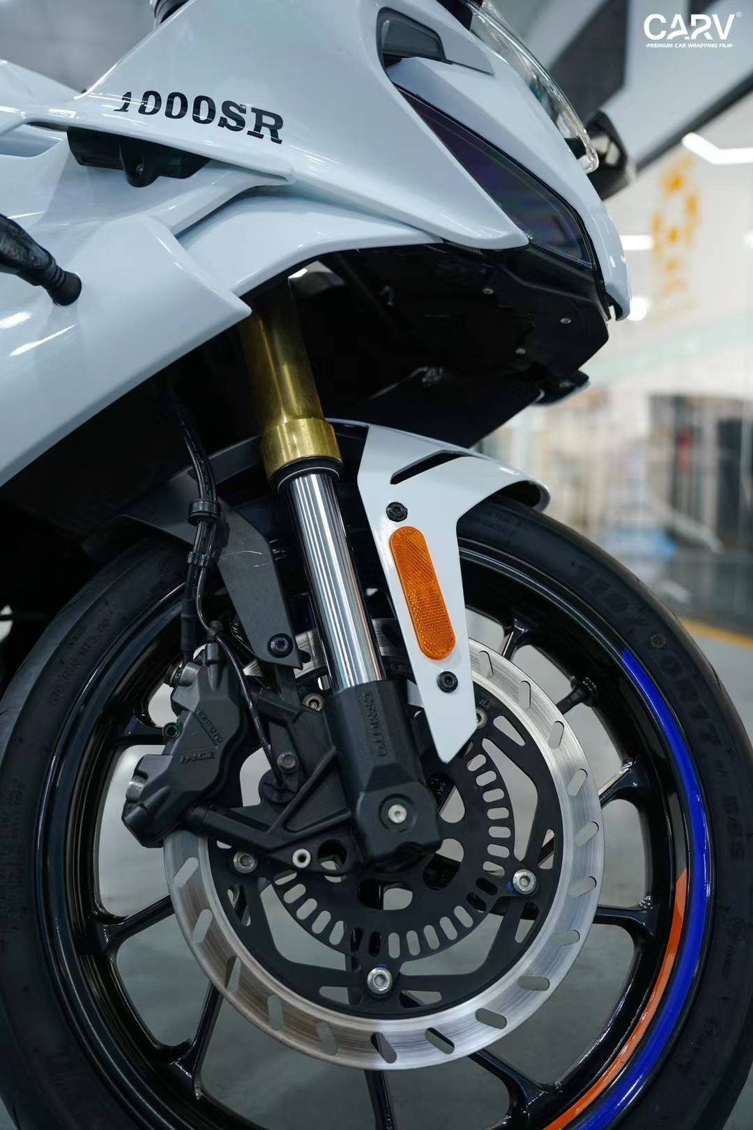 春风1000SR卡孚改色膜白金水晶白，晶莹柔亮的颜色_搜狐汽车_搜狐网