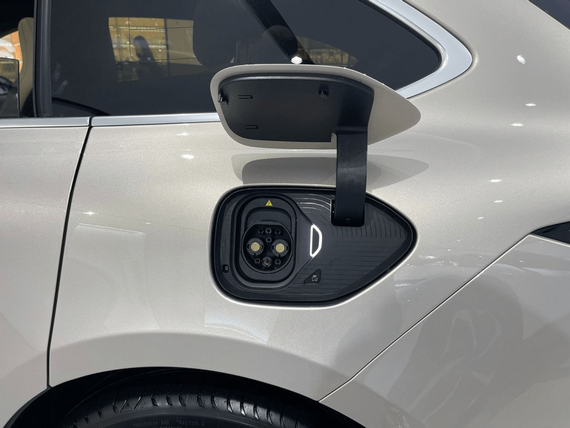 价格和奥迪A4 Avant差不多，怎么选？蔚来ET5旅行版到店实拍_搜狐汽车_搜狐网