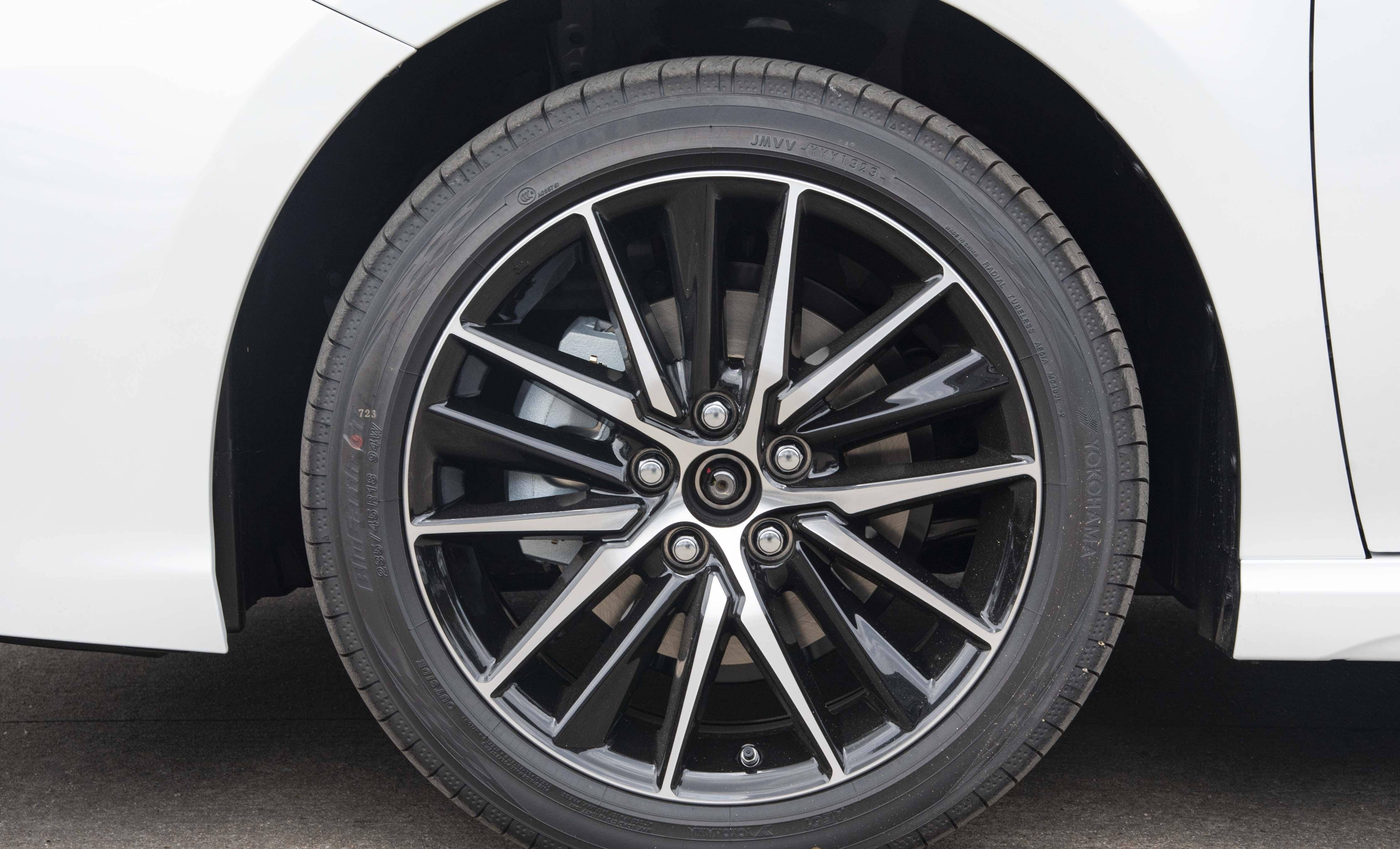 价格接连下探，配L2级辅助驾驶，车身长4900mm，凯美瑞够诚意吗？_搜狐汽车_搜狐网