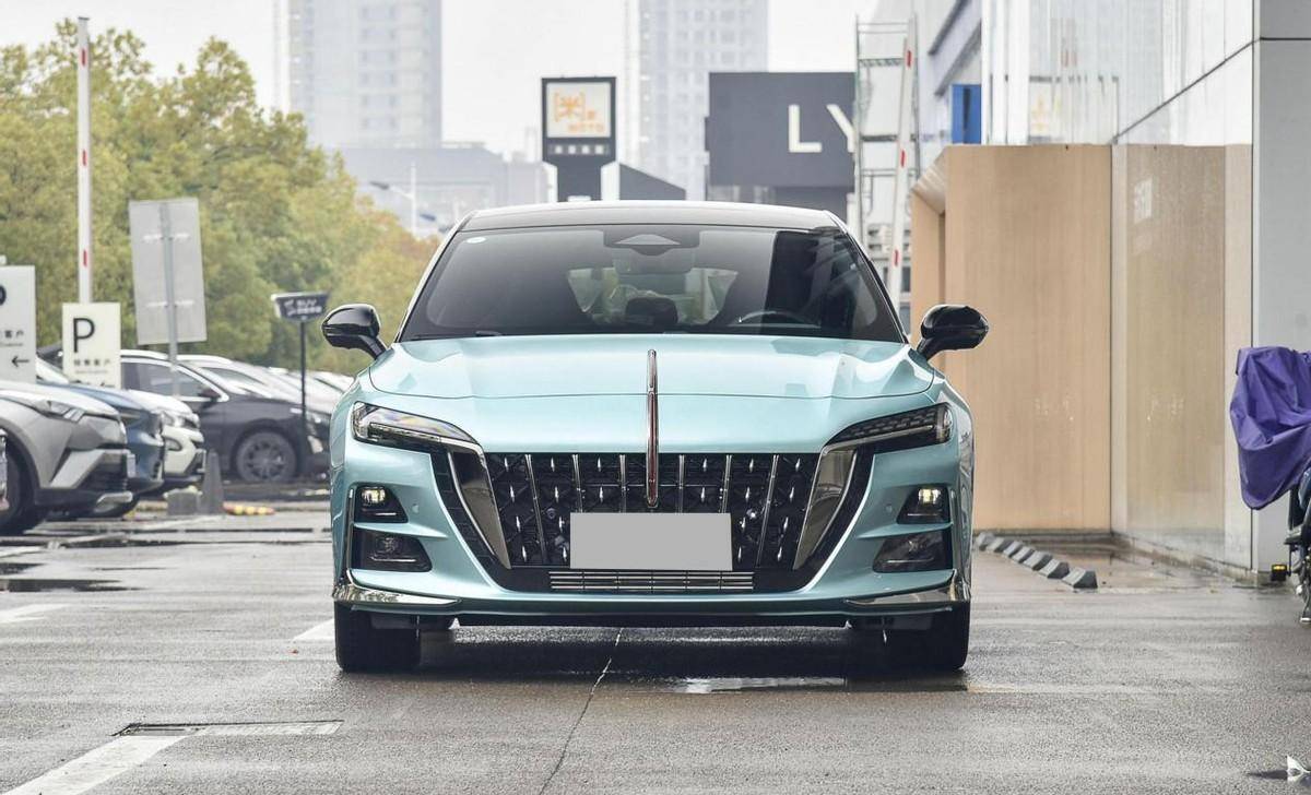 20万左右的预算可以看看这辆车，2.0T+8AT，大掀背的轿跑，颜值高_搜狐汽车_搜狐网