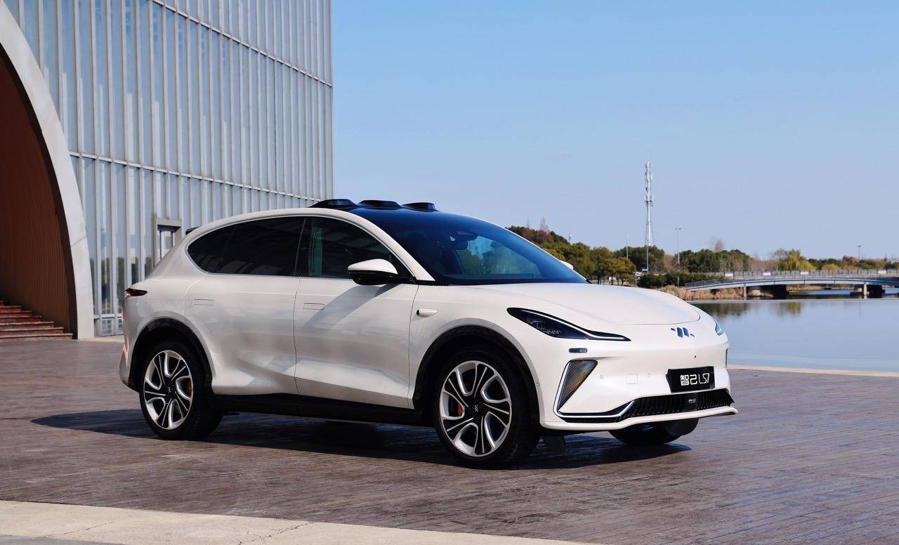 智己LS7对比蔚来ES7：国产纯电豪华SUV对决，哪款更适合你？_搜狐汽车_搜狐网