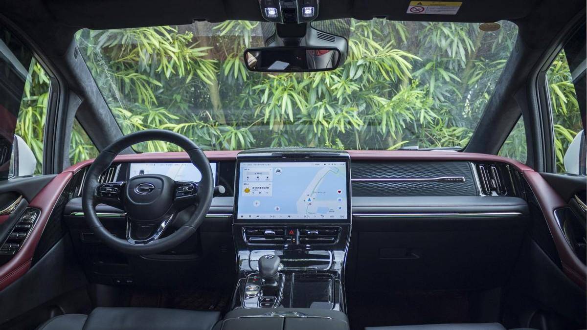 30万预算选购国产豪华MPV，上汽大通G90和传祺M8谁更值得买？_搜狐汽车_搜狐网