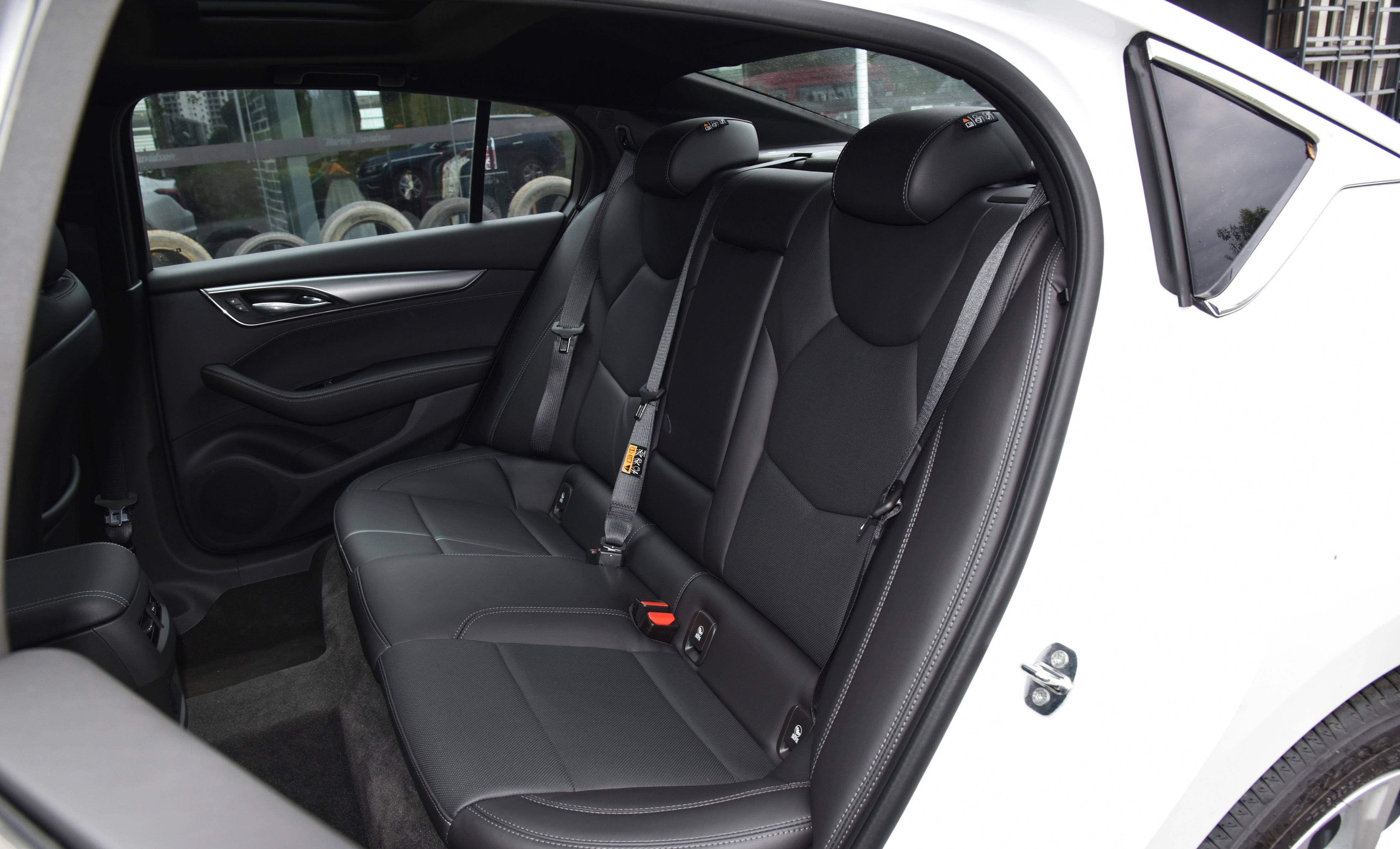 30万预算买豪华品牌轿车，你选宝马i3，还是凯迪拉克CT5？_搜狐汽车_搜狐网