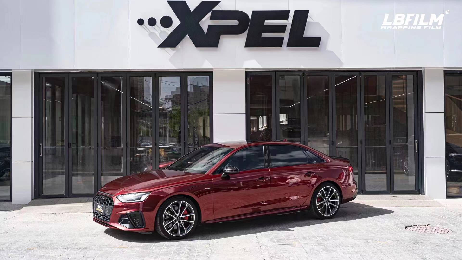 奥迪A4L-LB改色膜液态金属龙血红，高贵与华丽的结合_搜狐汽车_搜狐网