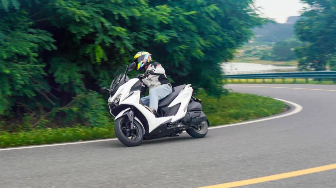 操控惊艳的大平踏—26999光阳ST250摩智测评_搜狐汽车_搜狐网