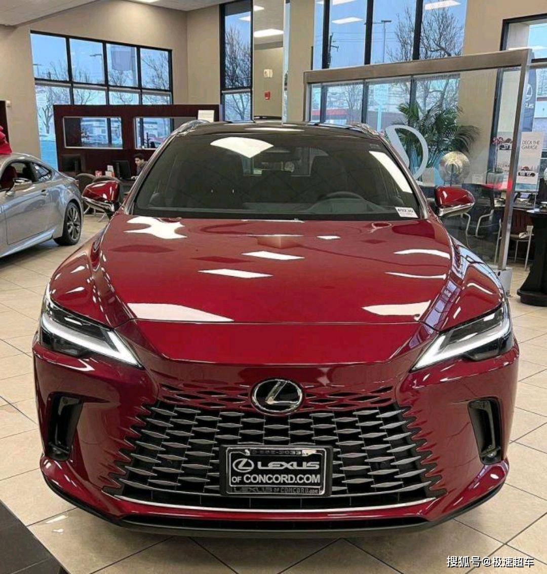 雷克萨斯RX海外实拍，多款动力引擎，造型犀利又大气_搜狐汽车_搜狐网