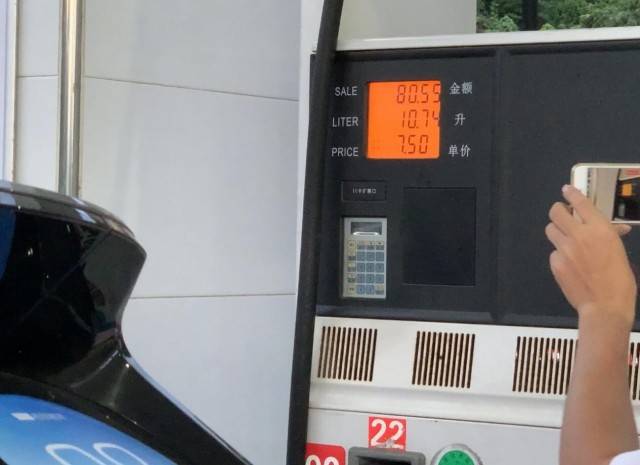 搭载3挡DHT，实测油耗低至4L？长途试驾吉利银河L7_搜狐汽车_搜狐网