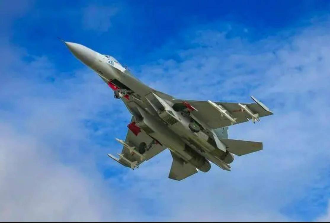 白头歼-11BG集中亮相，300架战力非同小可，苏霍伊王牌就在中国！ - 网际谈兵