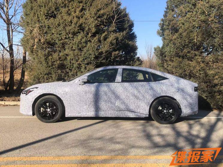 瞄准蔚来ET5？极狐N51专利图及最新谍照_搜狐汽车_搜狐网