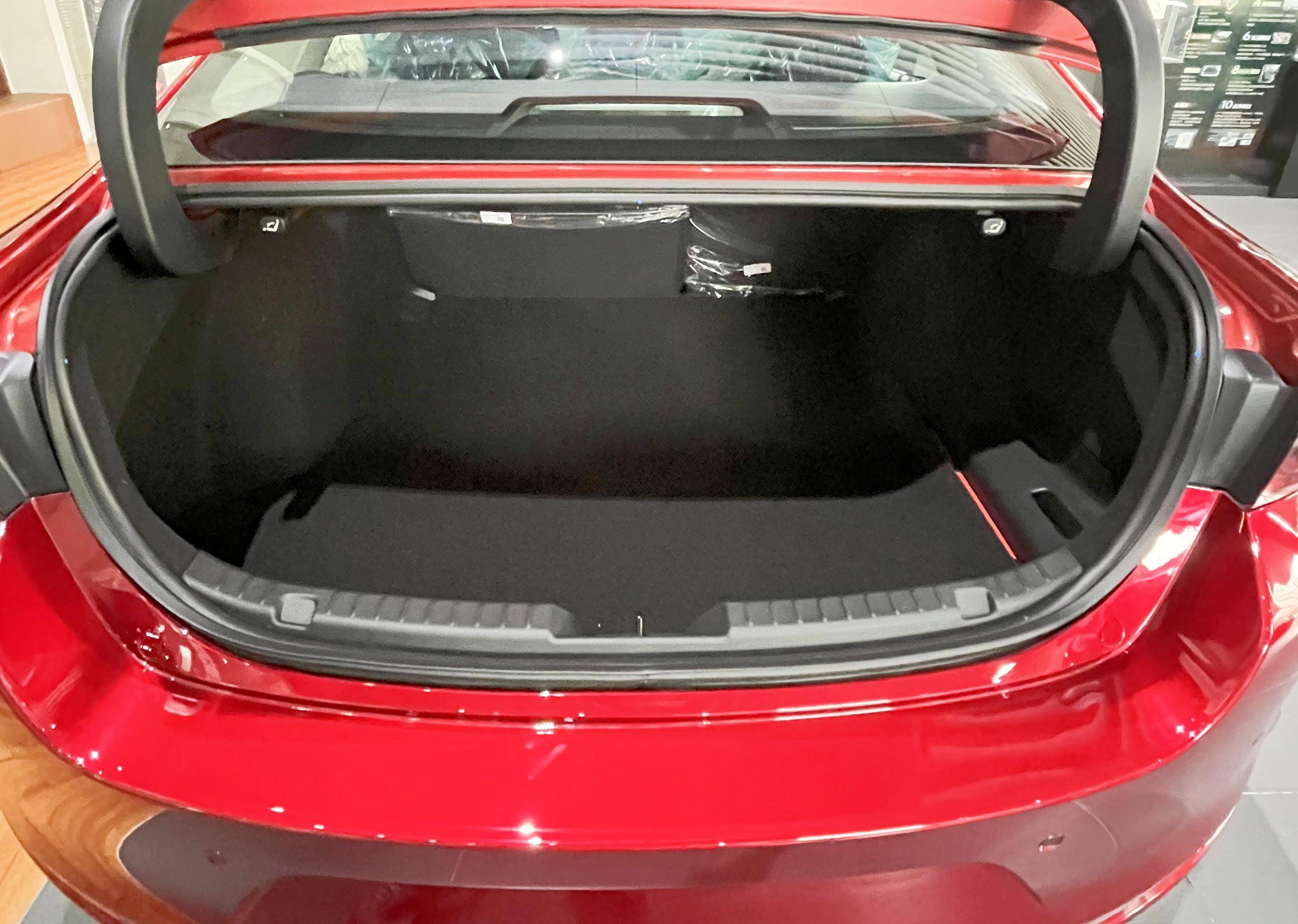 到店实探马自达3 昂克赛拉，2.0L自吸+6AT卖9.99万，买的人多吗？_搜狐汽车_搜狐网