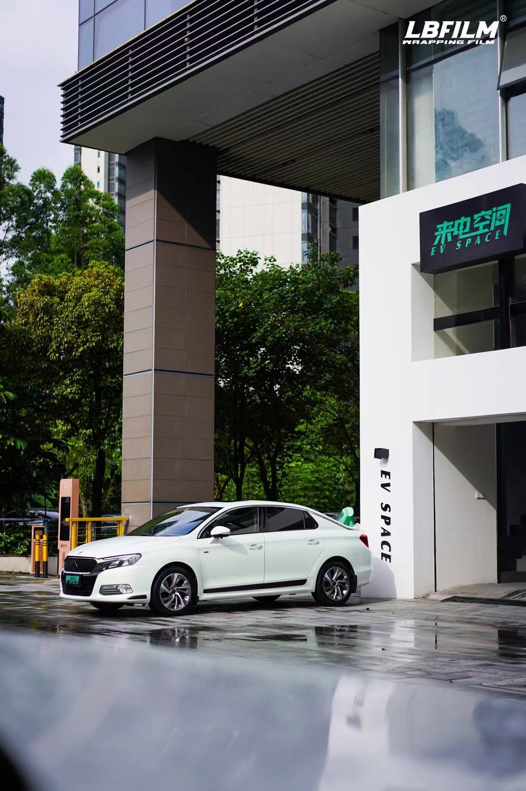 DS SL5-LB改色膜电光白变紫，纯洁素雅_搜狐汽车_搜狐网