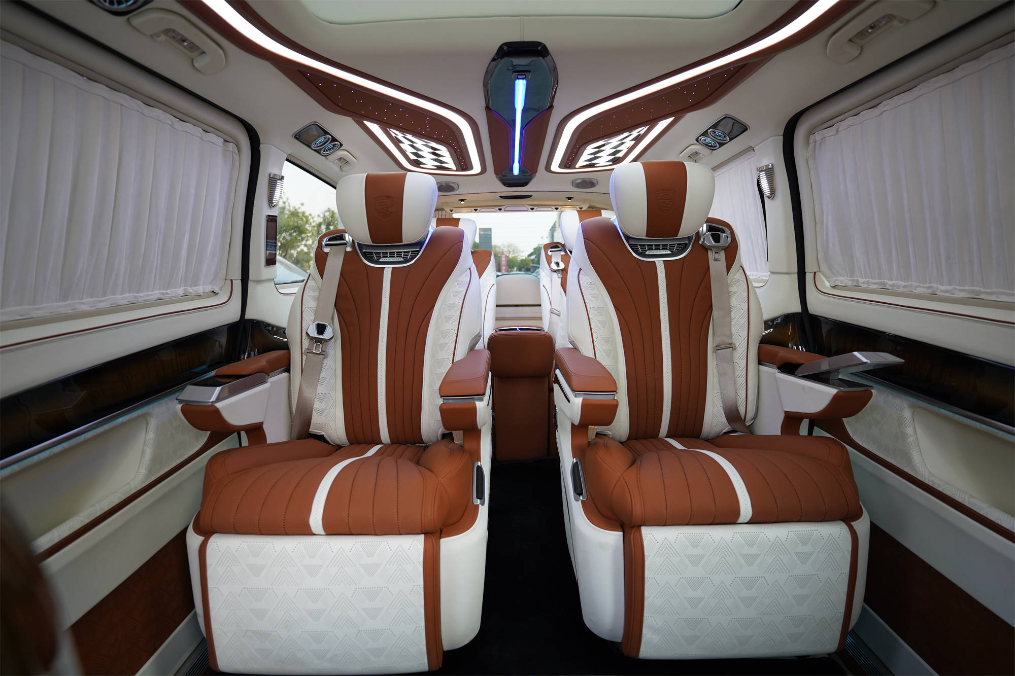 马力增加50匹，性能+奢华度拉满的7座MPV，虏曼奔驰V260L男爵款_搜狐汽车_搜狐网