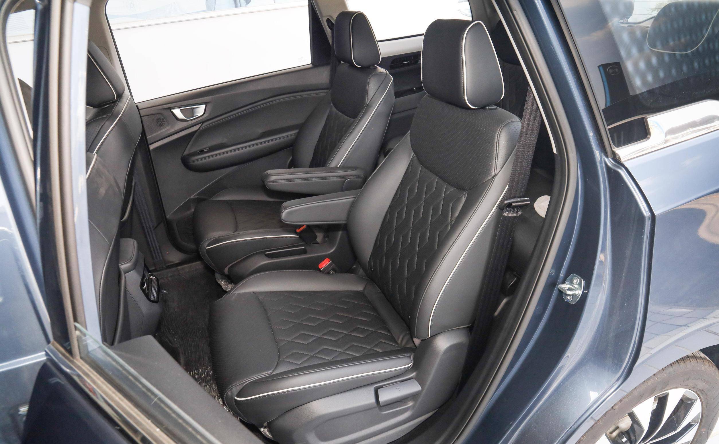 油耗5.7L，七座混动MPV，五菱出品，定价11.58万的佳辰混动版如何_搜狐汽车_搜狐网