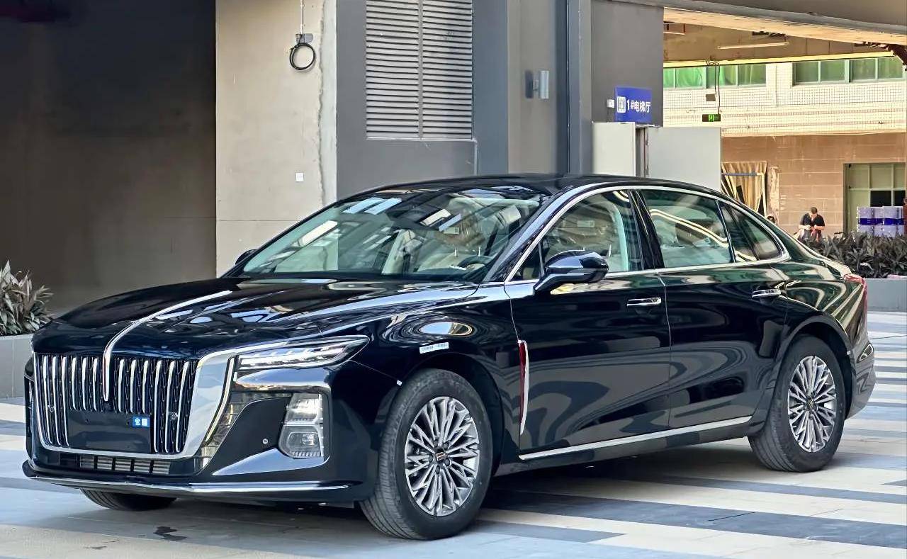 气场强，排面足，配2.0T+爱信8AT，带9气囊，这款B+级轿车咋样？_搜狐汽车_搜狐网