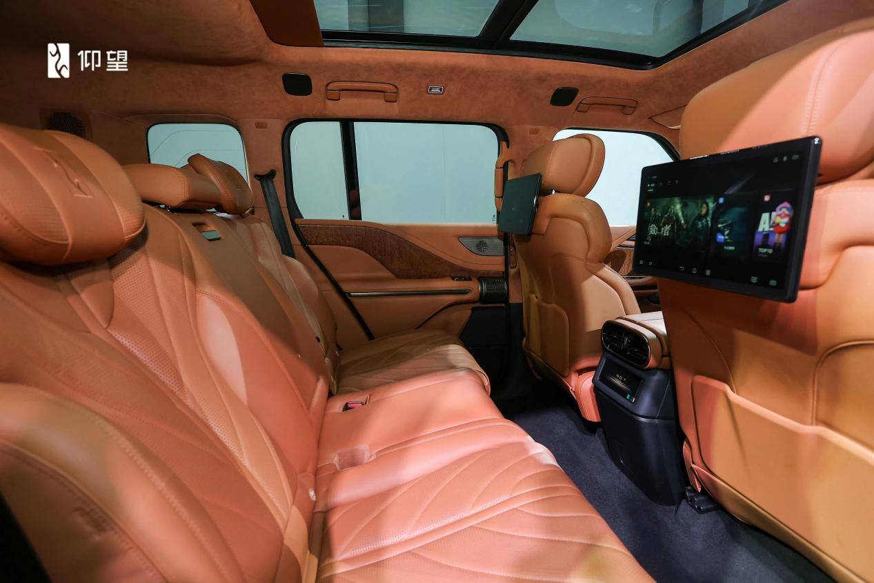 国产百万级 仰望U8内饰发布！_搜狐汽车_搜狐网
