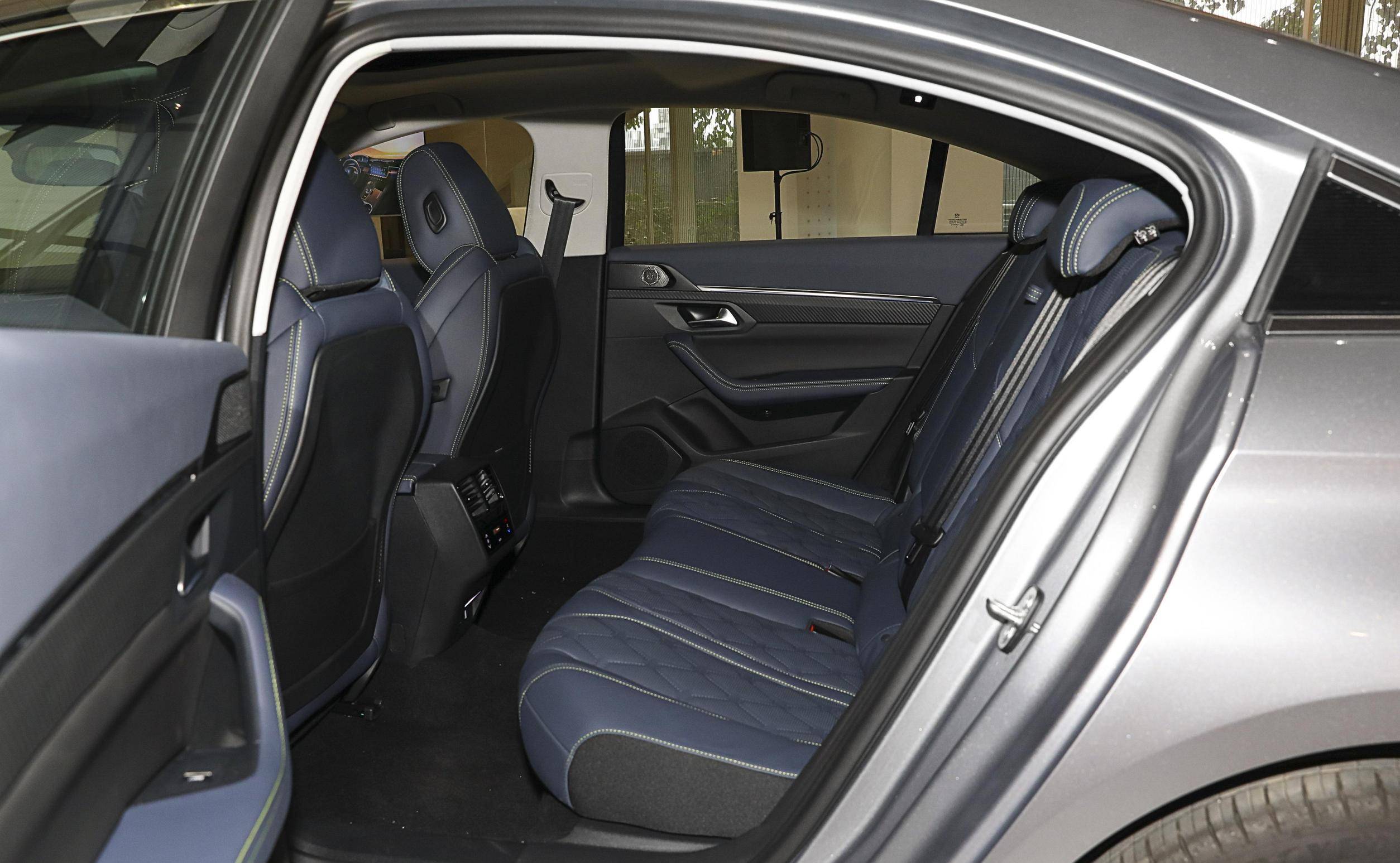 全系1.8T+8AT，新款标致508L售16.37万起，沿用海外版设计_搜狐汽车_搜狐网