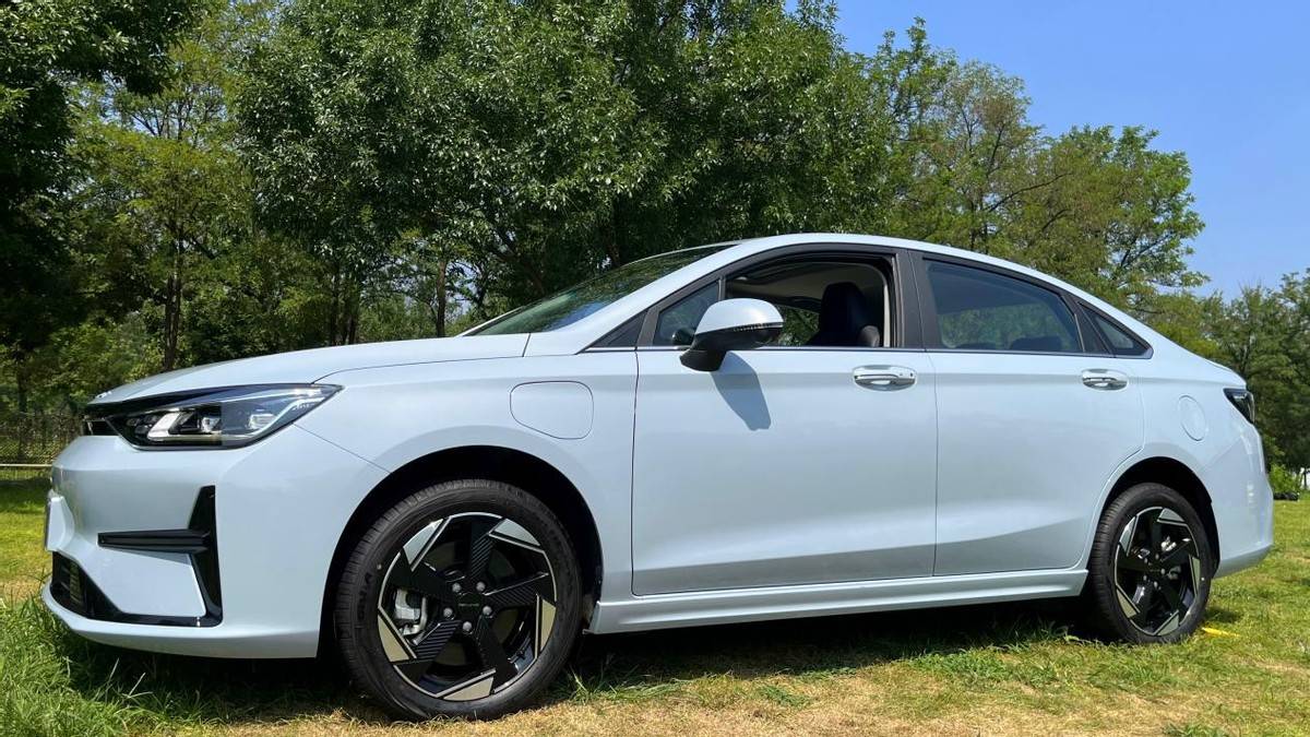 新EU5 PLUS续航、造型、舒适全面升级，家轿的不二选择！_搜狐汽车_搜狐网