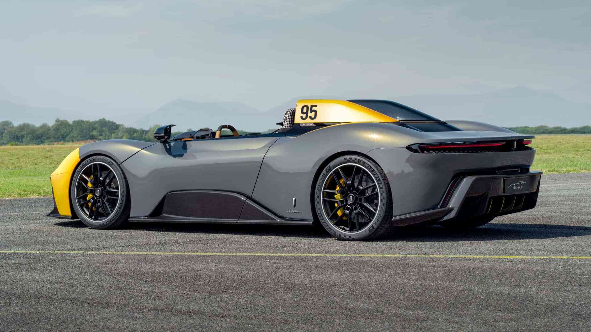 经典设计、极致性能、超豪定价，宾尼法利纳B95首发亮相_搜狐汽车_搜狐网