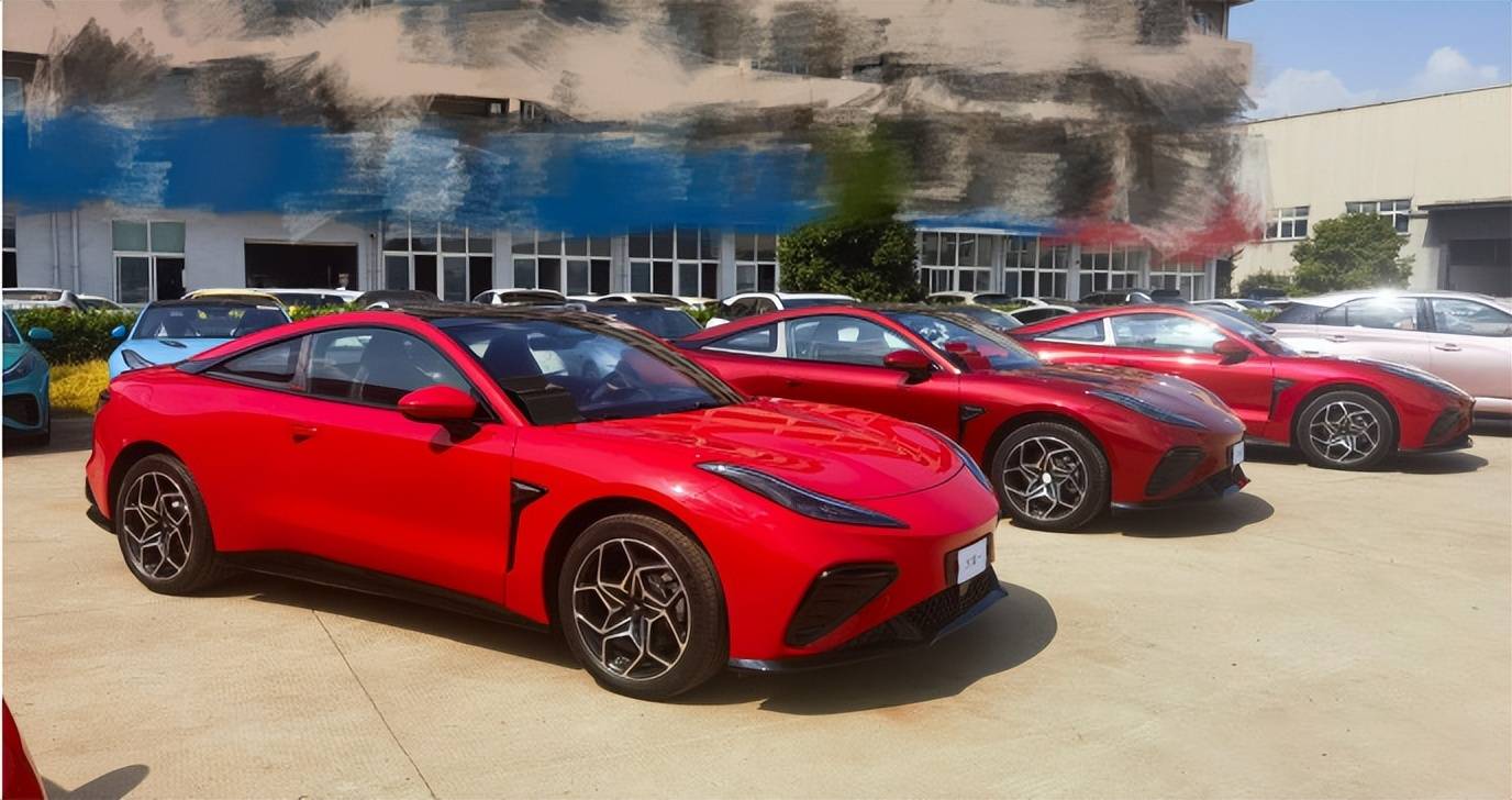 哪吒GT推出新版和改装件：引擎盖去掉眉毛，原装大尾翼也来了_搜狐汽车_搜狐网