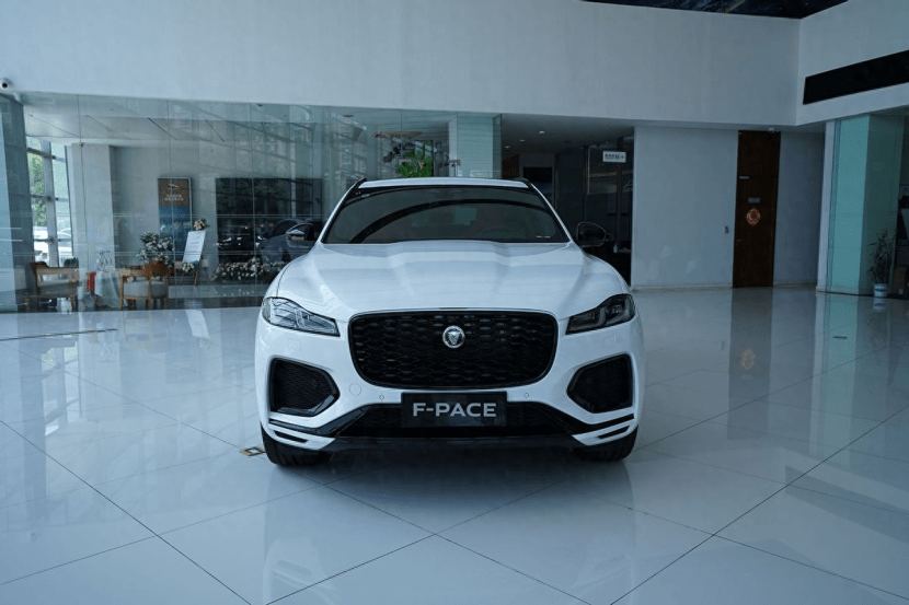 它和宝马X3你选谁？2024款捷豹F-PACE到店实拍_搜狐汽车_搜狐网
