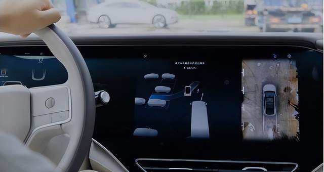 飞凡F7极智AI系统OTA升级，智驾比蔚小理还老练？_搜狐汽车_搜狐网