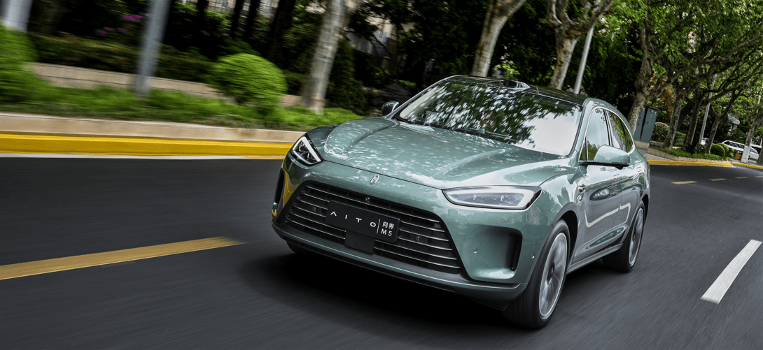 夜间AEB主动安全测试，问界M5智驾版与理想L8 Max谁技高一筹？_搜狐汽车_搜狐网