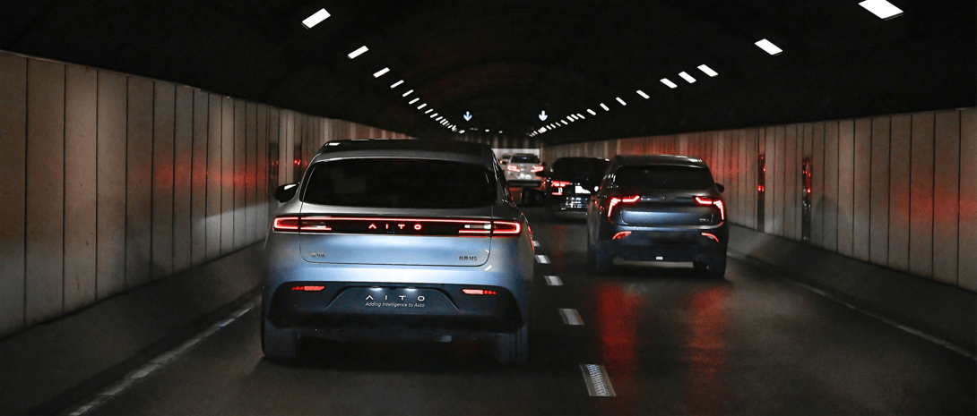 夜间AEB主动安全测试，问界M5智驾版与理想L8 Max谁技高一筹？_搜狐汽车_搜狐网