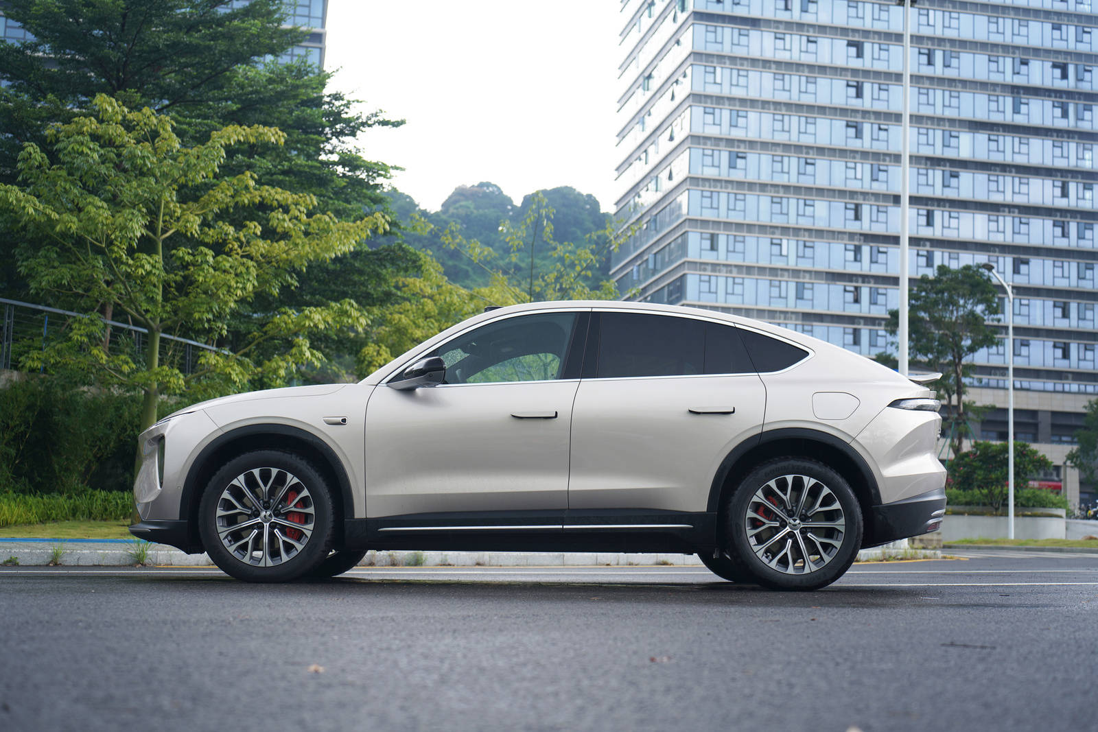 35.8万起！蔚来全新EC6正式上市/基于第二代技术平台打造_搜狐汽车_搜狐网