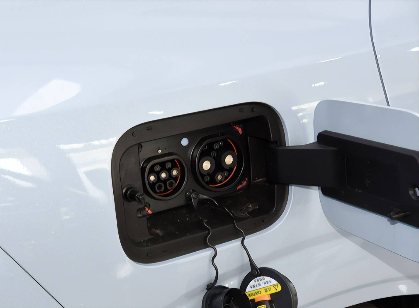 增程还是插电的好？来看长安欧尚Z6智电iDD PK 零跑C11_搜狐汽车_搜狐网