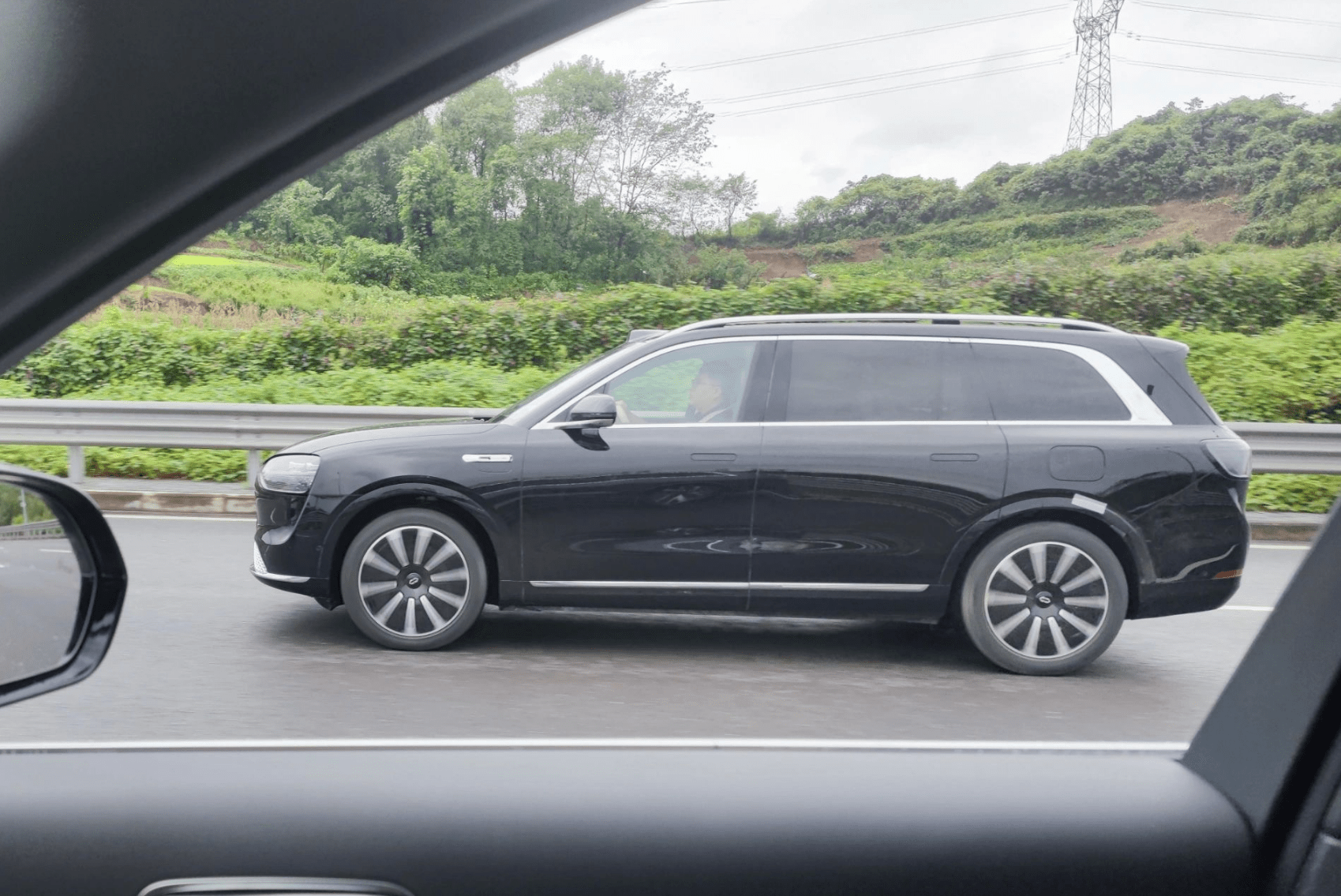 或9月25日发布！问界M9现身街头，迈巴赫GLS既视感，还看理想L9？_搜狐汽车_搜狐网