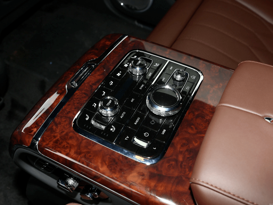 国产全尺寸豪华SUV，车长近5米7，配4.0T动力，解读红旗LS7_搜狐汽车_搜狐网