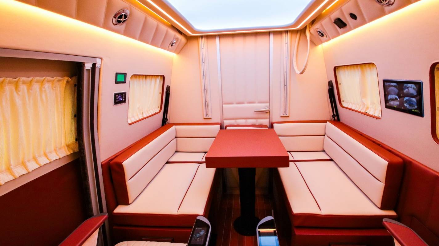 福特新全顺V362底盘,趣蜂B670和B680房车助力商务接待与家庭自驾!_搜狐汽车_搜狐网