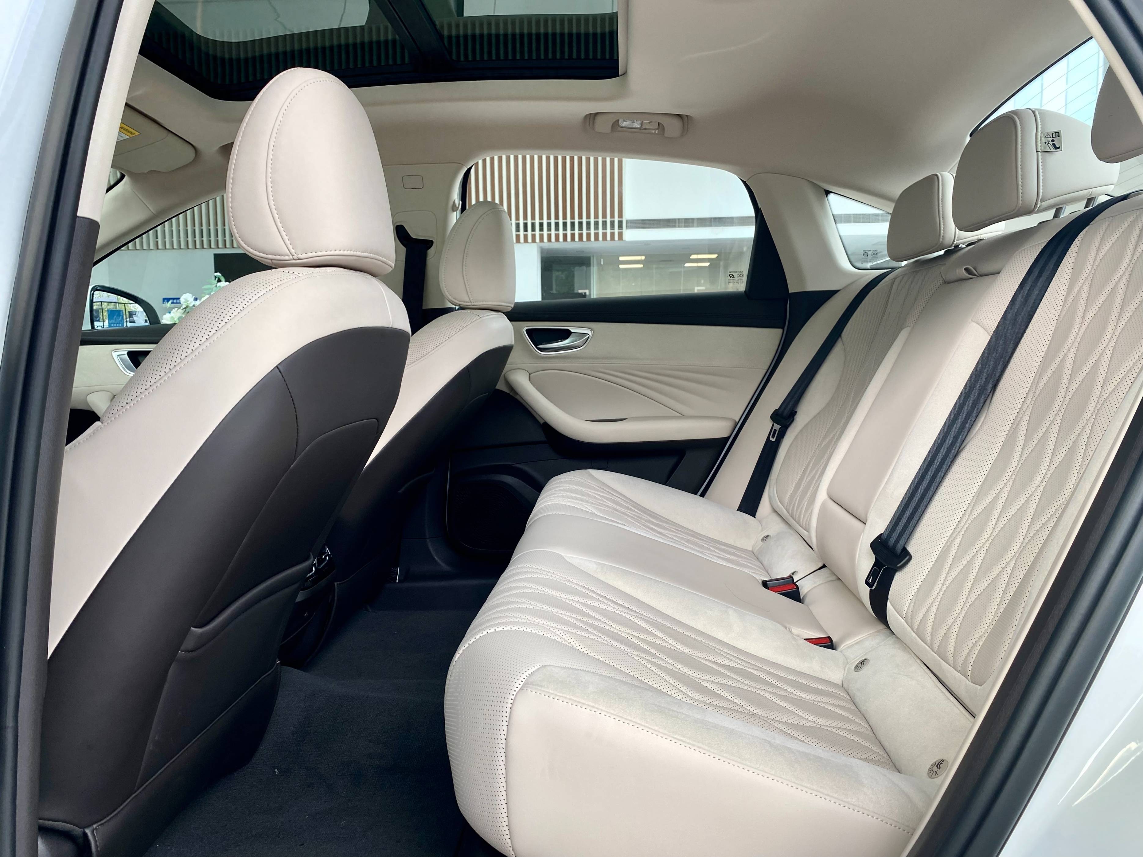 全新“后驱纯电云感”家轿——荣威D7 EV_搜狐汽车_搜狐网