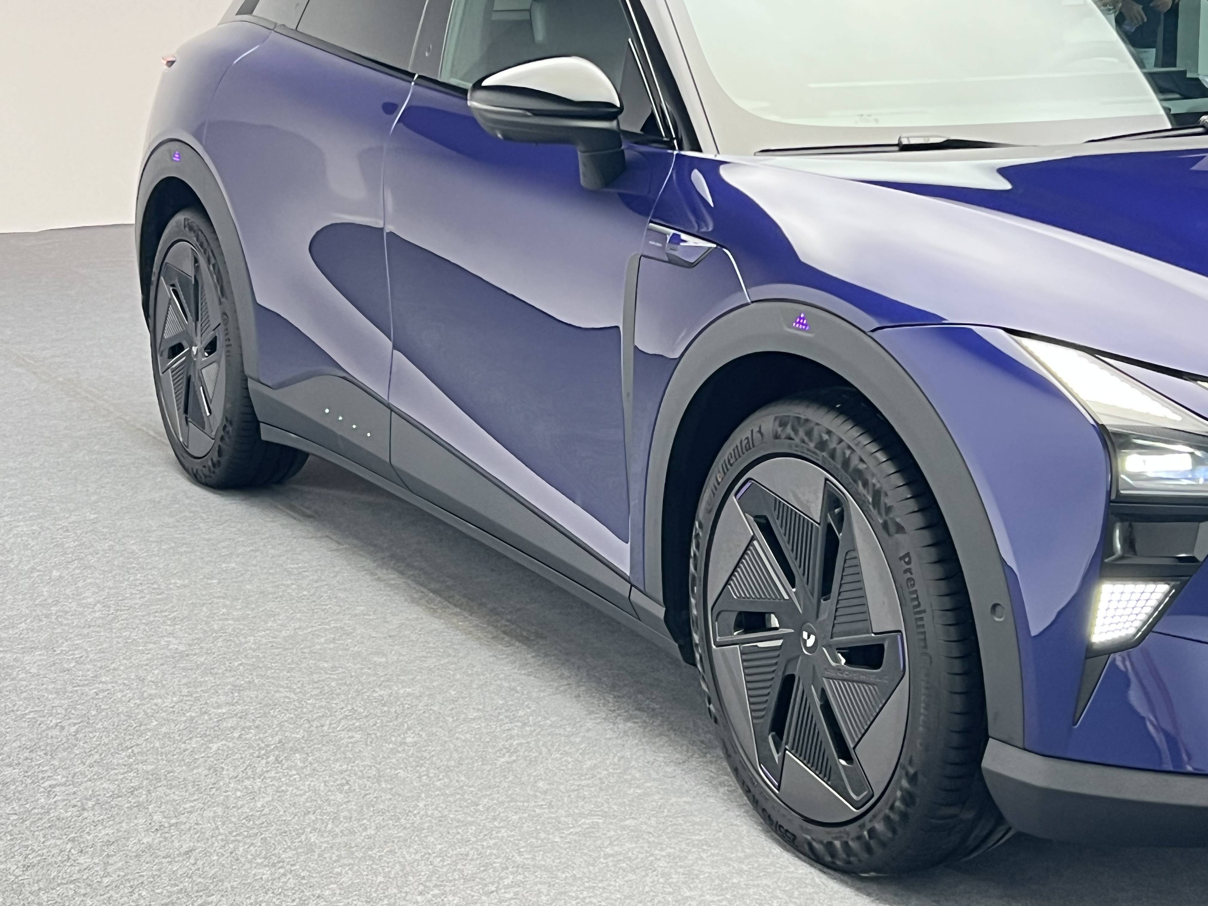 静态品鉴极越01：高通8295芯片首发上车 AI座舱展示极智体验_搜狐汽车_搜狐网