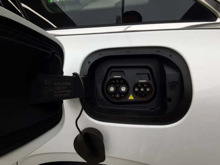 细节决定的高级感，实拍荣威D7 EV_搜狐汽车_搜狐网