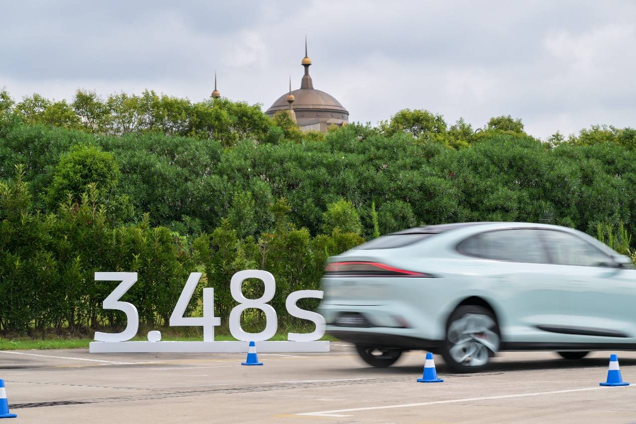 智己LS6：900V性能天花板，智能电动SUV界的当红新星_搜狐汽车_搜狐网