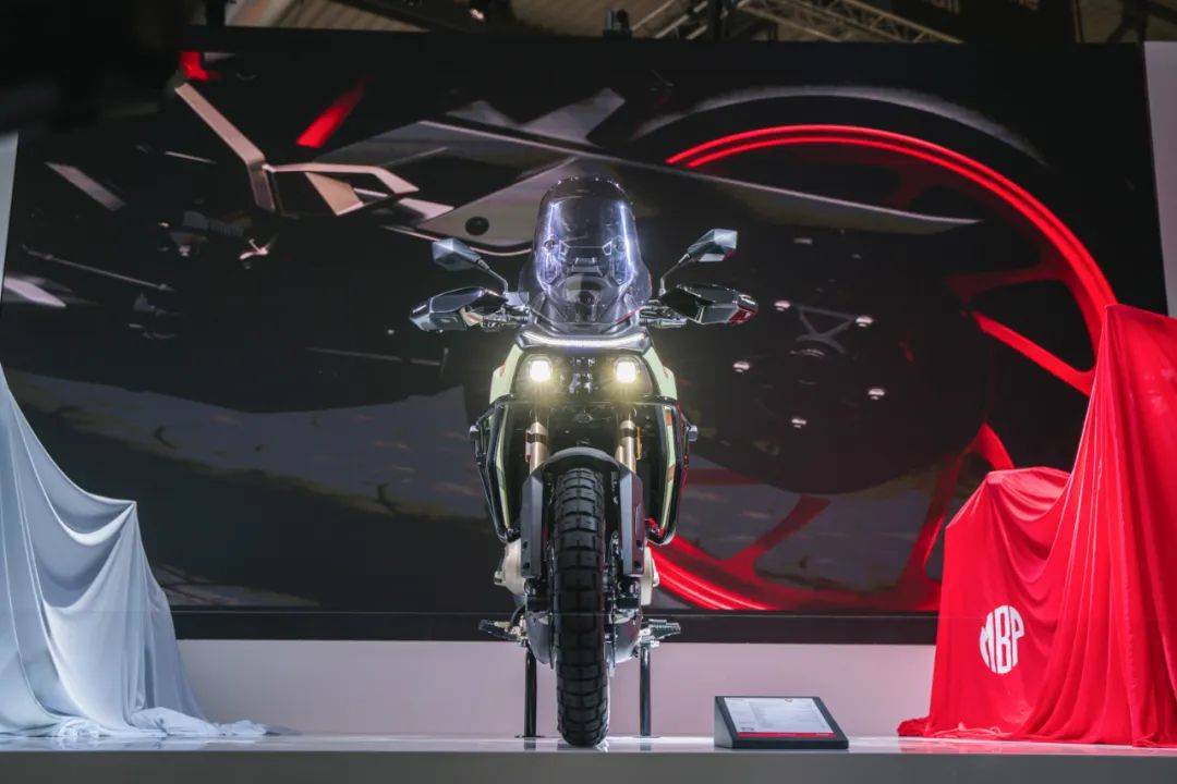 凯威MBP米兰展震撼亮相HYPE科幻电摩、ADV车T502X、街车N300_搜狐汽车_搜狐网