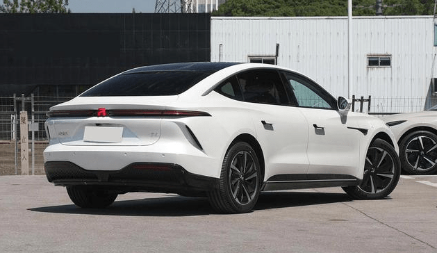 飞凡F7最高降3.2万， 极智高阶配巨幕三联屏，续航666km_搜狐汽车_搜狐网