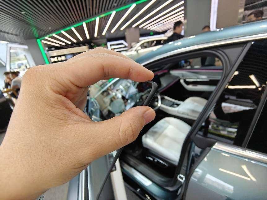 瞄准Model 3换新版而来，实拍小鹏P7i 550版本_搜狐汽车_搜狐网