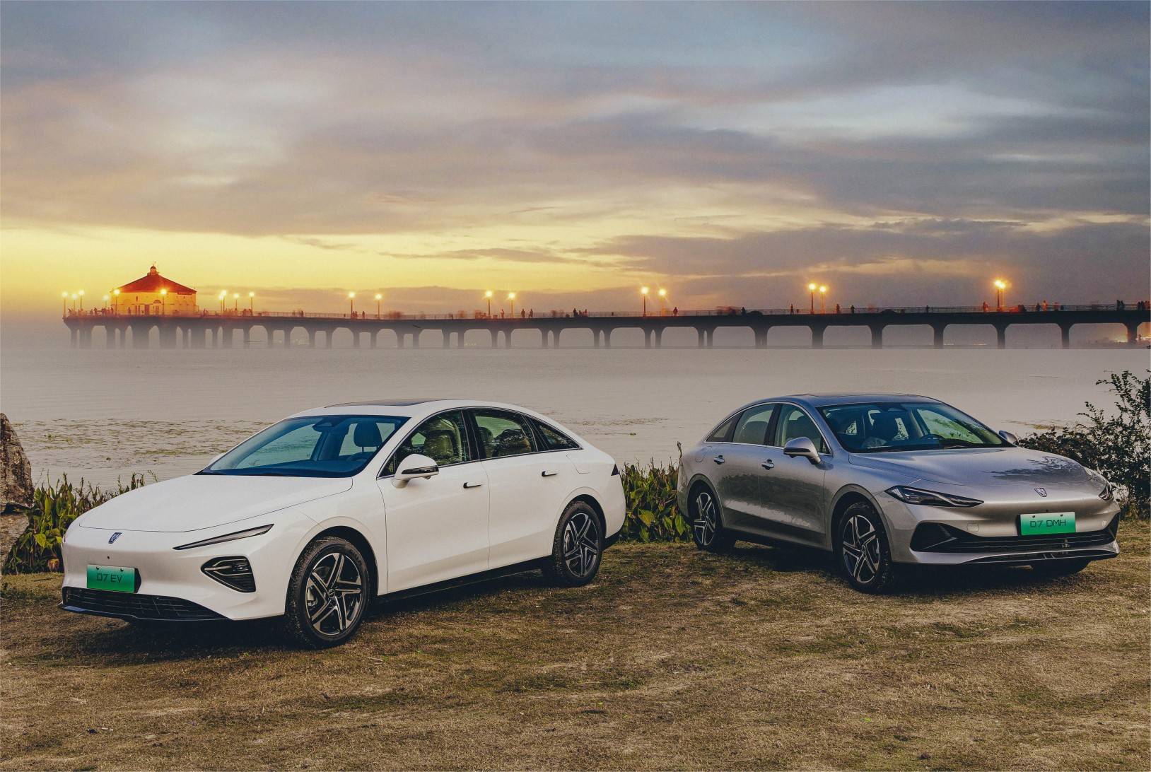 十年磨一剑，又一款“卷王”来袭！荣威D7 EV&DMH上市_搜狐汽车_搜狐网